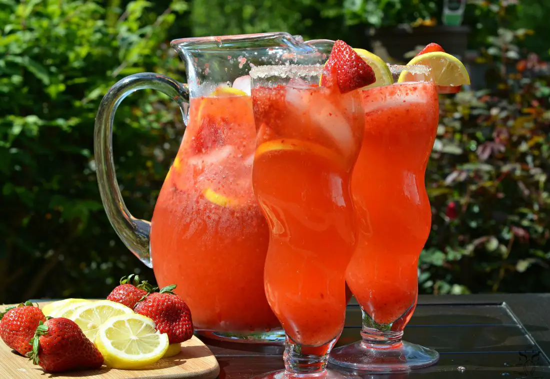 Banana Berry Zinger Smoothie – Life With Jay Simms