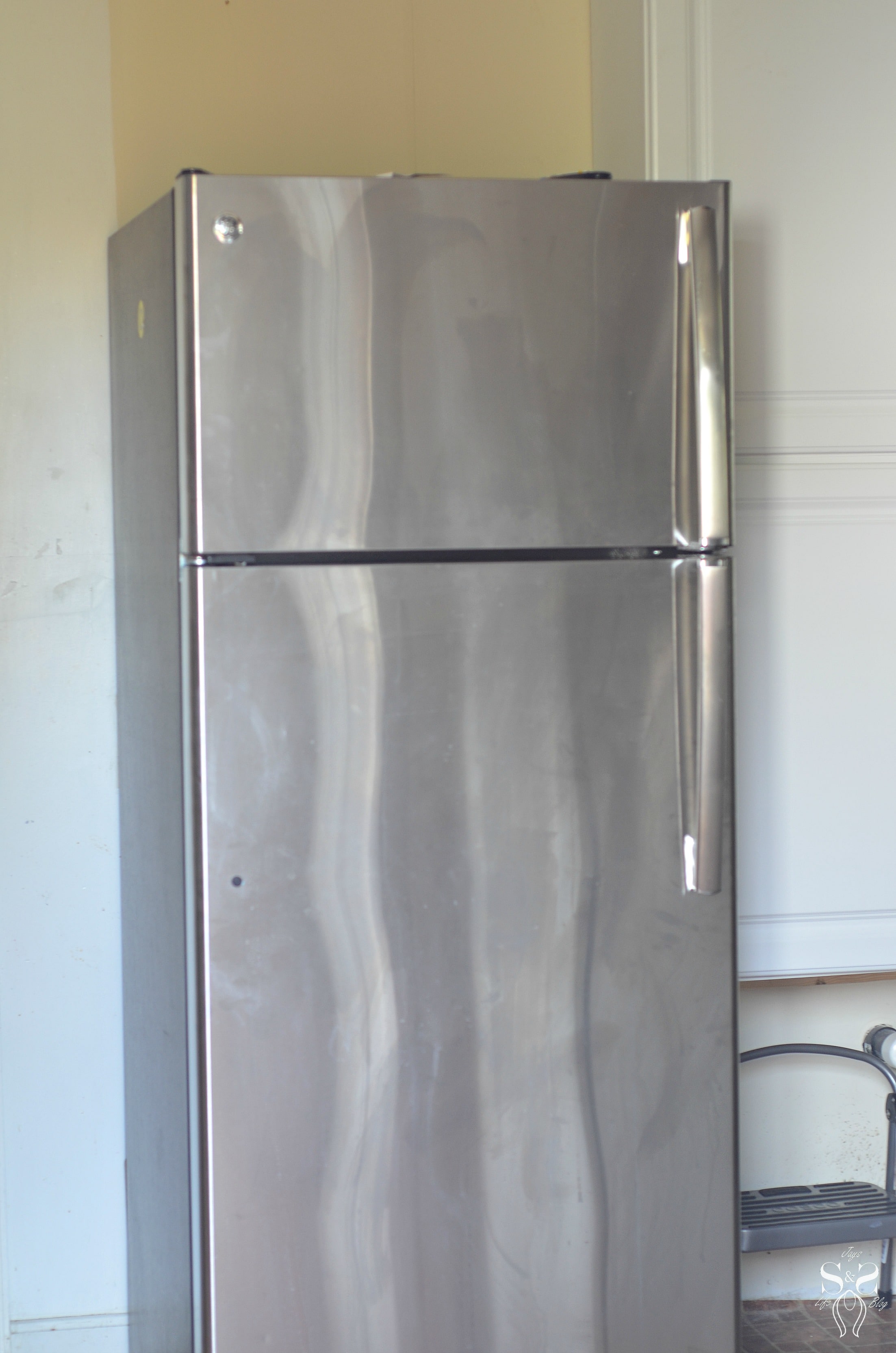My Big Family and Our Fridge – Life With Jay Simms